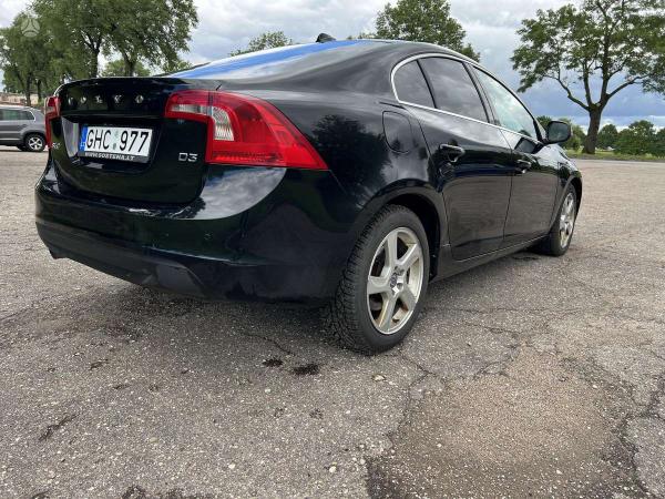 Black Volvo S60 2013 in Kaunas, with an engine capacity of 1.98 L and mileage of 146 thousand km for 6800 €, photo 3 on AUTOMOTO.COM.LV