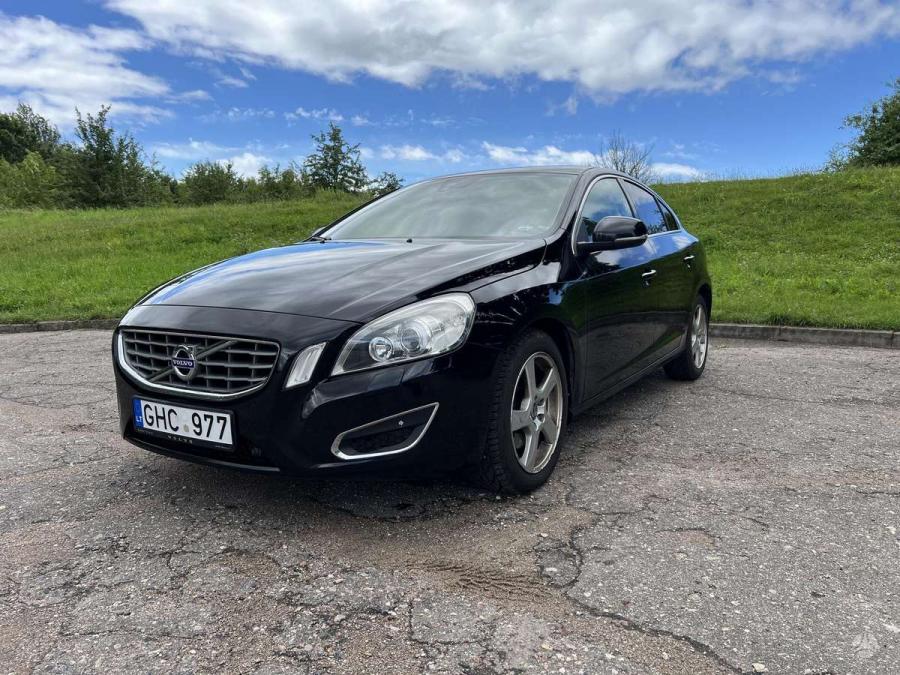 Black Volvo S60 2013 in Kaunas, with an engine capacity of 1.98 L and mileage of 146 thousand km for 6800 €, photo 7 on AUTOMOTO.COM.LV