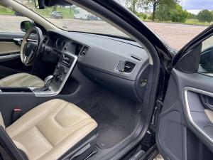Black Volvo S60 2013 in Kaunas, with an engine capacity of 1.98 L and mileage of 146 thousand km for 6800 €, photo 9 on AUTOMOTO.COM.LV