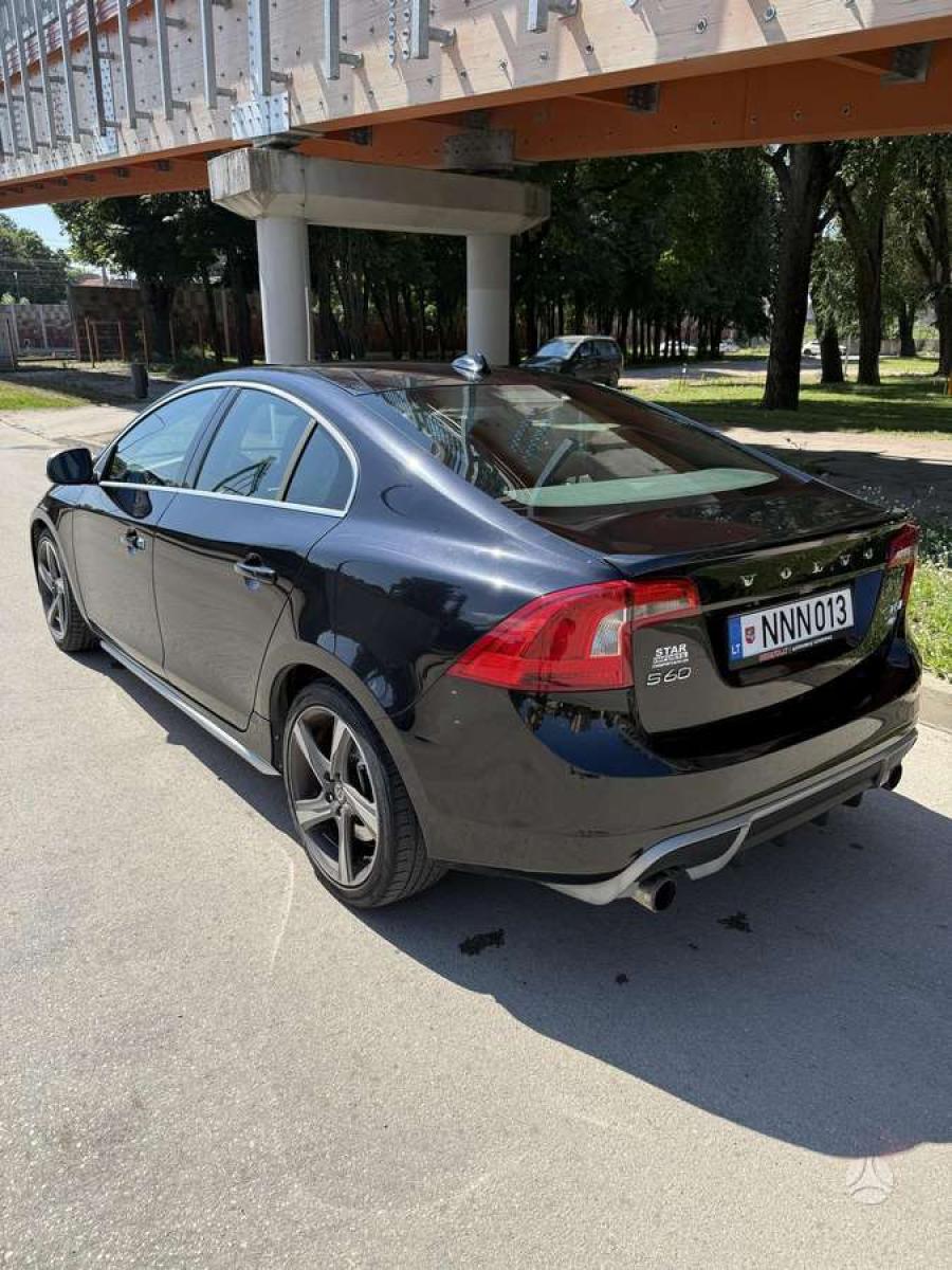 Melns Volvo S60 2013 Klaipėda, ar dzinēja tilpumu 2.95 L un nobraukumu 206 tūkst. km par 7200 €, foto 4 vietnē AUTOMOTO.COM.LV