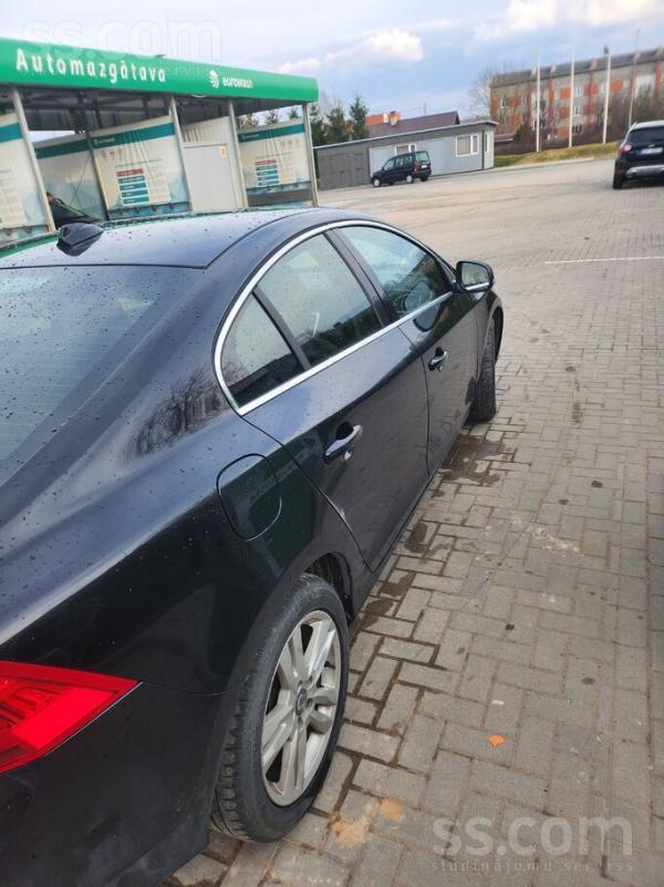 Melns Volvo S60 2013 Ludza, ar dzinēja tilpumu 2.00 L un nobraukumu 294 tūkst. km par 4500 €, foto 2 vietnē AUTOMOTO.COM.LV