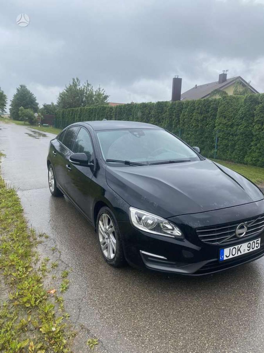 Black Volvo S60 2013 in Klaipeda, with an engine capacity of 1.98 L and mileage of 289 thousand km for 6300 €, photo 3 on AUTOMOTO.COM.LV
