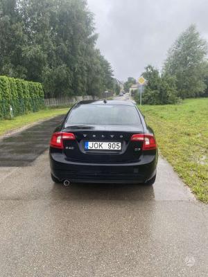 Black Volvo S60 2013 in Klaipeda, with an engine capacity of 1.98 L and mileage of 289 thousand km for 6300 €, photo 4 on AUTOMOTO.COM.LV