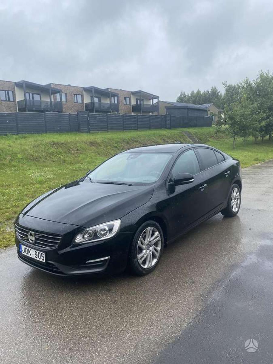 Black Volvo S60 2013 in Klaipeda, with an engine capacity of 1.98 L and mileage of 289 thousand km for 6300 €, photo 5 on AUTOMOTO.COM.LV