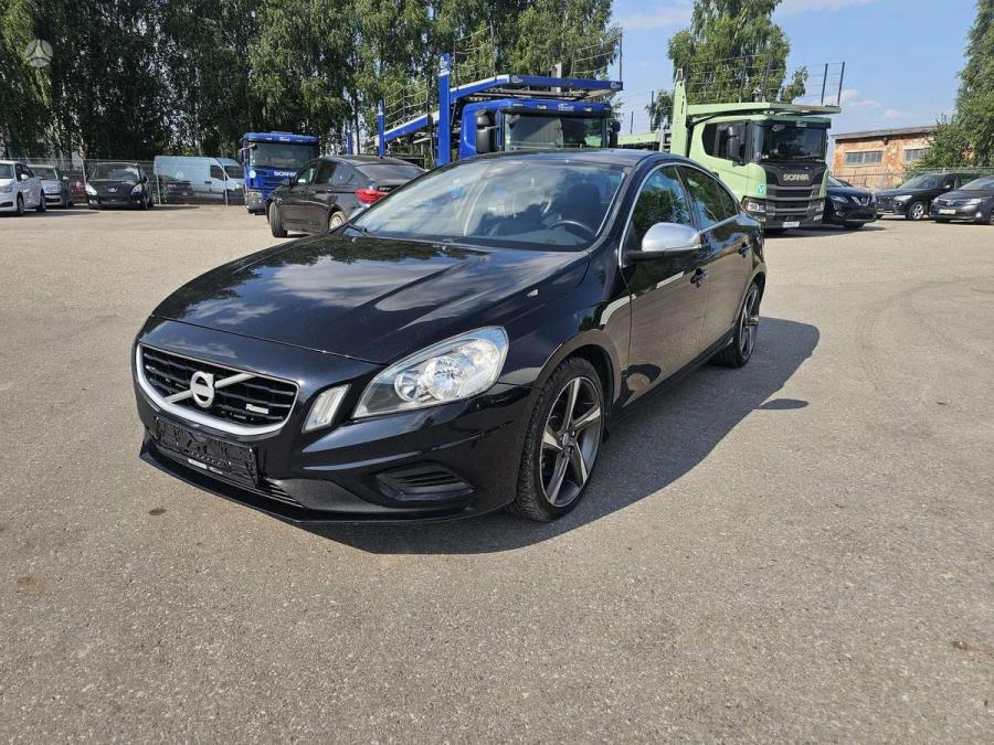 Black Volvo S60 2013 in Ukmerge, with an engine capacity of 1.98 L and mileage of 230 thousand km for 4900 €, photo 1 on AUTOMOTO.COM.LV