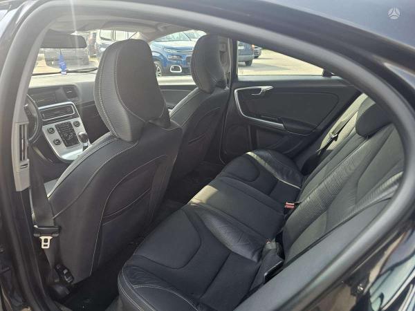 Black Volvo S60 2013 in Ukmerge, with an engine capacity of 1.98 L and mileage of 230 thousand km for 4900 €, photo 3 on AUTOMOTO.COM.LV