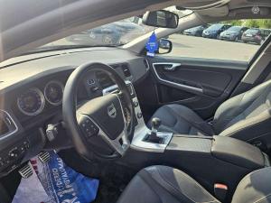 Black Volvo S60 2013 in Ukmerge, with an engine capacity of 1.98 L and mileage of 230 thousand km for 4900 €, photo 9 on AUTOMOTO.COM.LV
