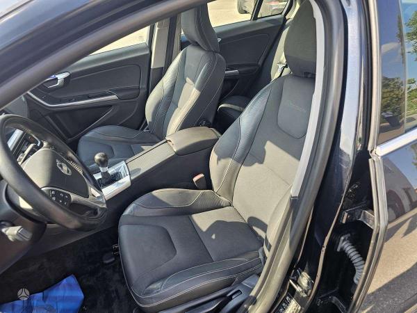Black Volvo S60 2013 in Ukmerge, with an engine capacity of 1.98 L and mileage of 230 thousand km for 4900 €, photo 9 on AUTOMOTO.COM.LV