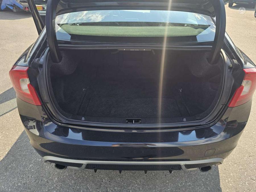 Black Volvo S60 2013 in Ukmerge, with an engine capacity of 1.98 L and mileage of 230 thousand km for 4900 €, photo 15 on AUTOMOTO.COM.LV