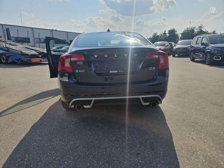 Black Volvo S60 2013 in Ukmerge, with an engine capacity of 1.98 L and mileage of 230 thousand km for 4900 €, photo 17 on AUTOMOTO.COM.LV