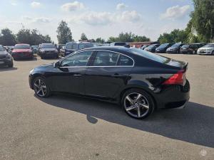 Black Volvo S60 2013 in Ukmerge, with an engine capacity of 1.98 L and mileage of 230 thousand km for 4900 €, photo 19 on AUTOMOTO.COM.LV