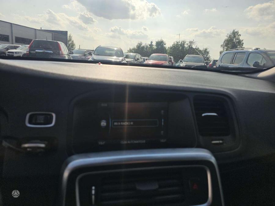 Black Volvo S60 2013 in Ukmerge, with an engine capacity of 1.98 L and mileage of 230 thousand km for 4900 €, photo 20 on AUTOMOTO.COM.LV