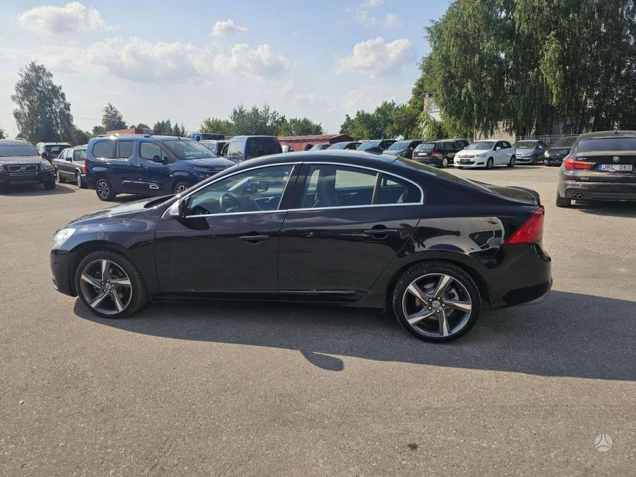 Black Volvo S60 2013 in Ukmerge, with an engine capacity of 1.98 L and mileage of 230 thousand km for 4900 €, photo 21 on AUTOMOTO.COM.LV