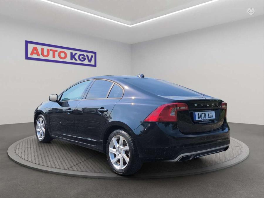 Melns Volvo S60 2013 Viļņa, ar dzinēja tilpumu 2.00 L un nobraukumu 313 tūkst. km par 6899 €, foto 4 vietnē AUTOMOTO.COM.LV