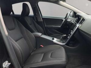 Melns Volvo S60 2013 Viļņa, ar dzinēja tilpumu 2.00 L un nobraukumu 313 tūkst. km par 6899 €, foto 9 vietnē AUTOMOTO.COM.LV