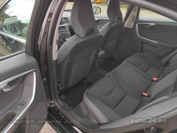 Melns Volvo S60 2014 Tallina, ar dzinēja tilpumu 2.00 L un nobraukumu 168 tūkst. km par 7999 €, foto 11 vietnē AUTOMOTO.COM.LV