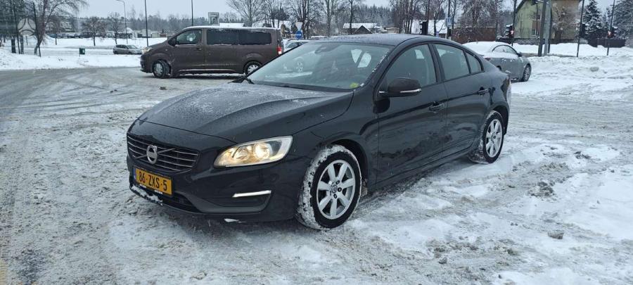Black Volvo S60 2014 in Kaunas, with an engine capacity of 1.56 L and mileage of 240 thousand km for 5999 €, photo 1 on AUTOMOTO.COM.LV