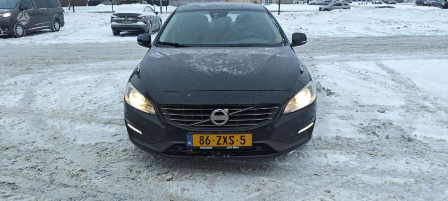 Black Volvo S60 2014 in Kaunas, with an engine capacity of 1.56 L and mileage of 240 thousand km for 5999 €, photo 3 on AUTOMOTO.COM.LV