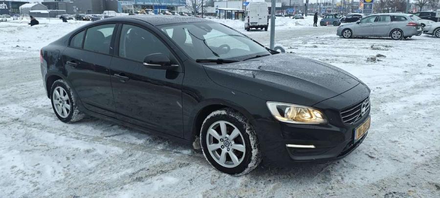 Black Volvo S60 2014 in Kaunas, with an engine capacity of 1.56 L and mileage of 240 thousand km for 5999 €, photo 4 on AUTOMOTO.COM.LV