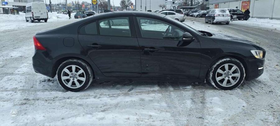 Black Volvo S60 2014 in Kaunas, with an engine capacity of 1.56 L and mileage of 240 thousand km for 5999 €, photo 5 on AUTOMOTO.COM.LV
