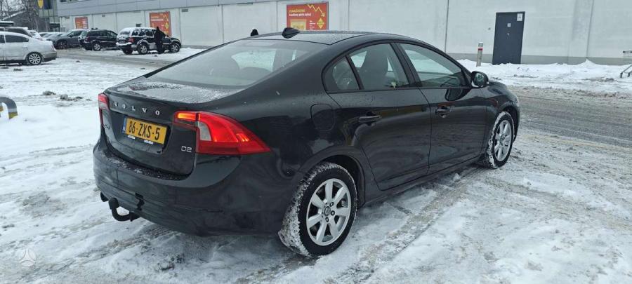 Black Volvo S60 2014 in Kaunas, with an engine capacity of 1.56 L and mileage of 240 thousand km for 5999 €, photo 6 on AUTOMOTO.COM.LV