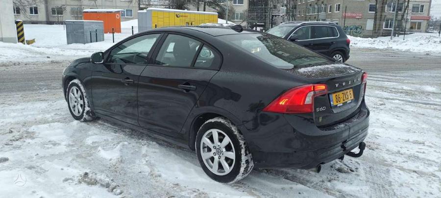 Black Volvo S60 2014 in Kaunas, with an engine capacity of 1.56 L and mileage of 240 thousand km for 5999 €, photo 8 on AUTOMOTO.COM.LV