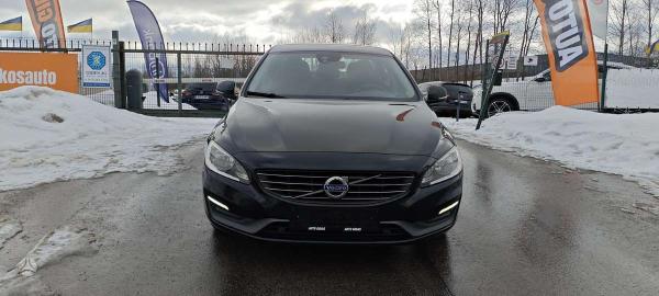 Black Volvo S60 2014 in Kaunas, with an engine capacity of 1.56 L and mileage of 240 thousand km for 5650 €, photo 2 on AUTOMOTO.COM.LV