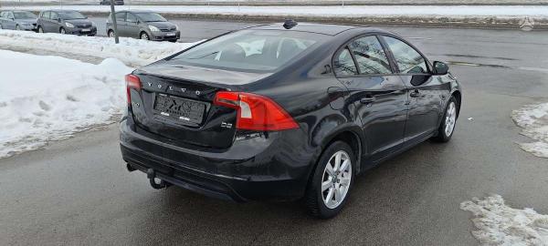 Black Volvo S60 2014 in Kaunas, with an engine capacity of 1.56 L and mileage of 240 thousand km for 5650 €, photo 6 on AUTOMOTO.COM.LV