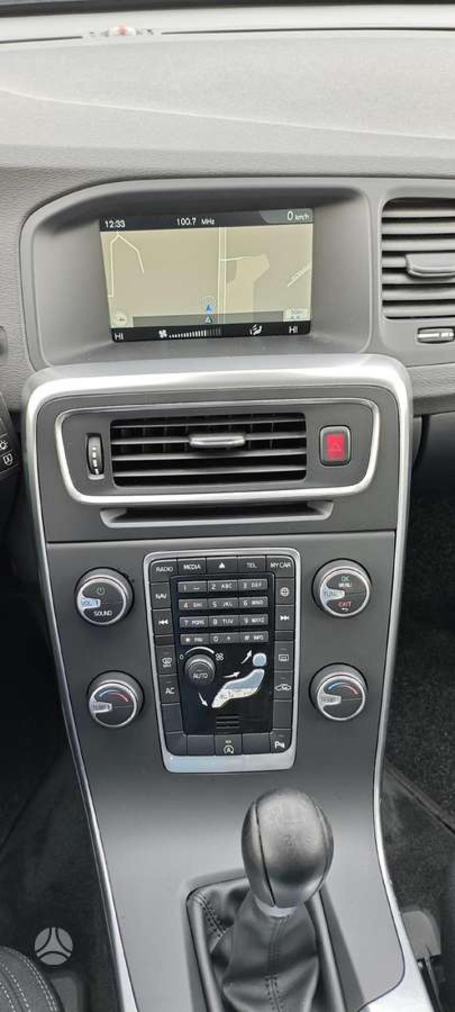 Black Volvo S60 2014 in Kaunas, with an engine capacity of 1.56 L and mileage of 240 thousand km for 5650 €, photo 11 on AUTOMOTO.COM.LV