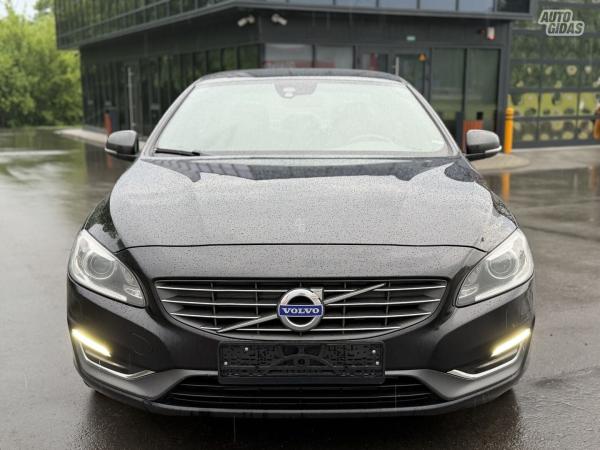 Melns Volvo S60 2014 Panevēža, ar dzinēja tilpumu 2.00 L un nobraukumu 316 tūkst. km par 5600 €, foto 2 vietnē AUTOMOTO.COM.LV