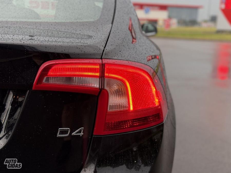 Black Volvo S60 2014 in Panevezys, with an engine capacity of 2.00 L and mileage of 316 thousand km for 5600 €, photo 11 on AUTOMOTO.COM.LV