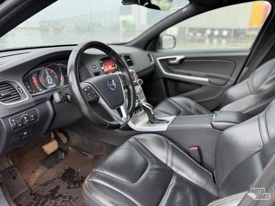 Black Volvo S60 2014 in Panevezys, with an engine capacity of 2.00 L and mileage of 316 thousand km for 5600 €, photo 12 on AUTOMOTO.COM.LV