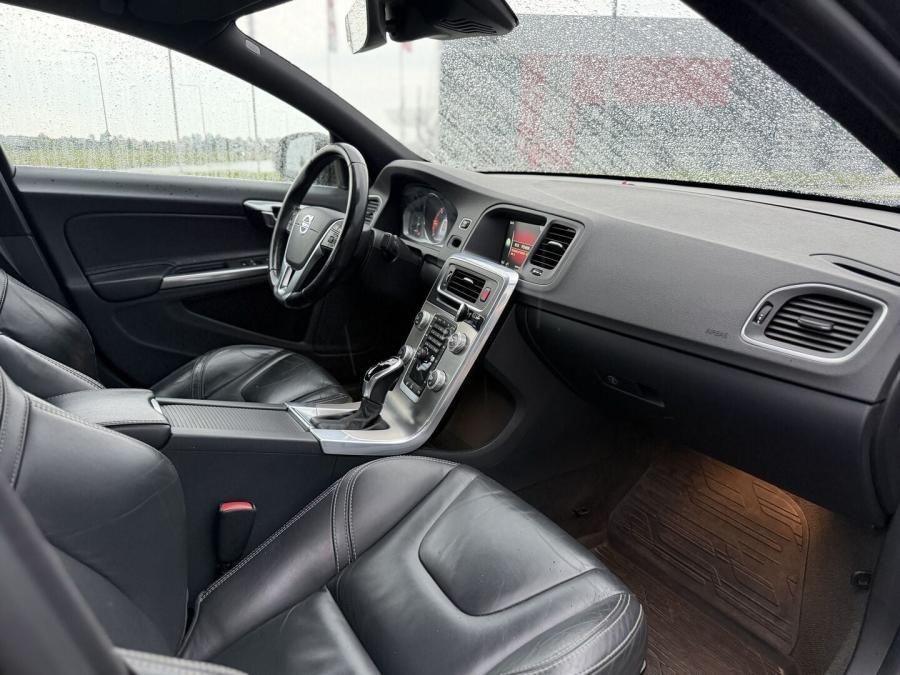 Black Volvo S60 2014 in Panevezys, with an engine capacity of 2.00 L and mileage of 316 thousand km for 5600 €, photo 14 on AUTOMOTO.COM.LV