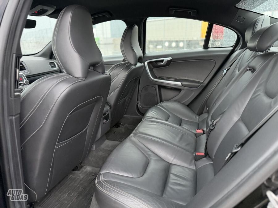 Black Volvo S60 2014 in Panevezys, with an engine capacity of 2.00 L and mileage of 316 thousand km for 5600 €, photo 15 on AUTOMOTO.COM.LV