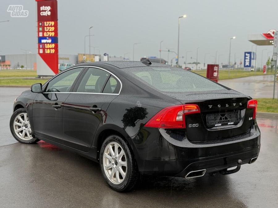 Melns Volvo S60 2014 Panevēža, ar dzinēja tilpumu 2.00 L un nobraukumu 316 tūkst. km par 5500 €, foto 8 vietnē AUTOMOTO.COM.LV