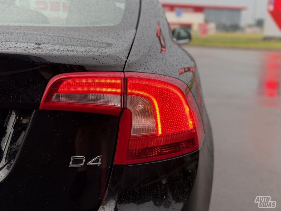 Melns Volvo S60 2014 Panevēža, ar dzinēja tilpumu 2.00 L un nobraukumu 316 tūkst. km par 5500 €, foto 11 vietnē AUTOMOTO.COM.LV