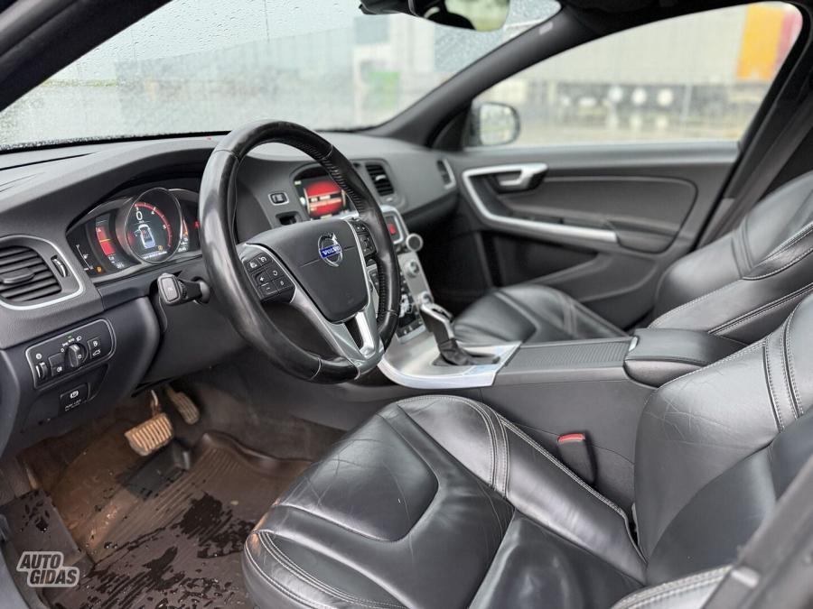 Melns Volvo S60 2014 Panevēža, ar dzinēja tilpumu 2.00 L un nobraukumu 316 tūkst. km par 5500 €, foto 12 vietnē AUTOMOTO.COM.LV