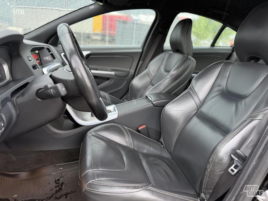 Melns Volvo S60 2014 Panevēža, ar dzinēja tilpumu 2.00 L un nobraukumu 316 tūkst. km par 5500 €, foto 13 vietnē AUTOMOTO.COM.LV