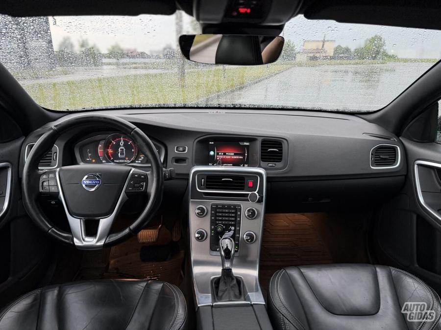 Melns Volvo S60 2014 Panevēža, ar dzinēja tilpumu 2.00 L un nobraukumu 316 tūkst. km par 5500 €, foto 15 vietnē AUTOMOTO.COM.LV