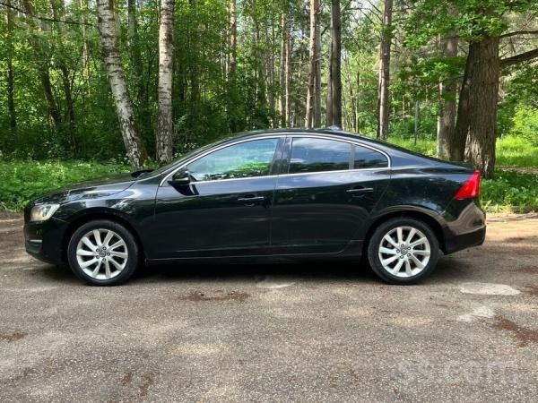 Melns Volvo S60 2014 Rīga, ar dzinēja tilpumu 2.00 L un nobraukumu 0 tūkst. km par 6599 €, foto 2 vietnē AUTOMOTO.COM.LV