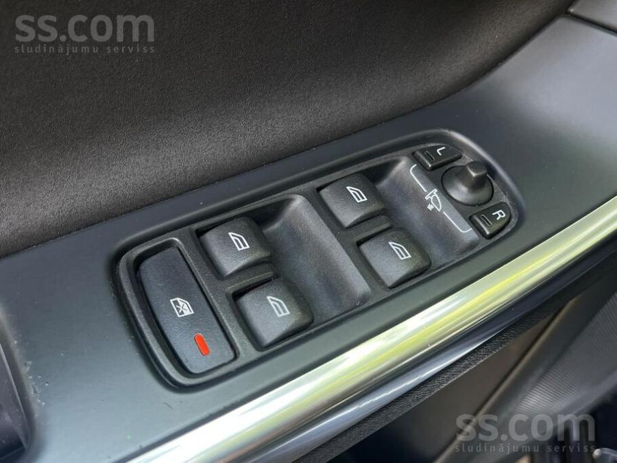 Black Volvo S60 2014 in Riga, with an engine capacity of 2.00 L and mileage of 0 thousand km for 6599 €, photo 19 on AUTOMOTO.COM.LV