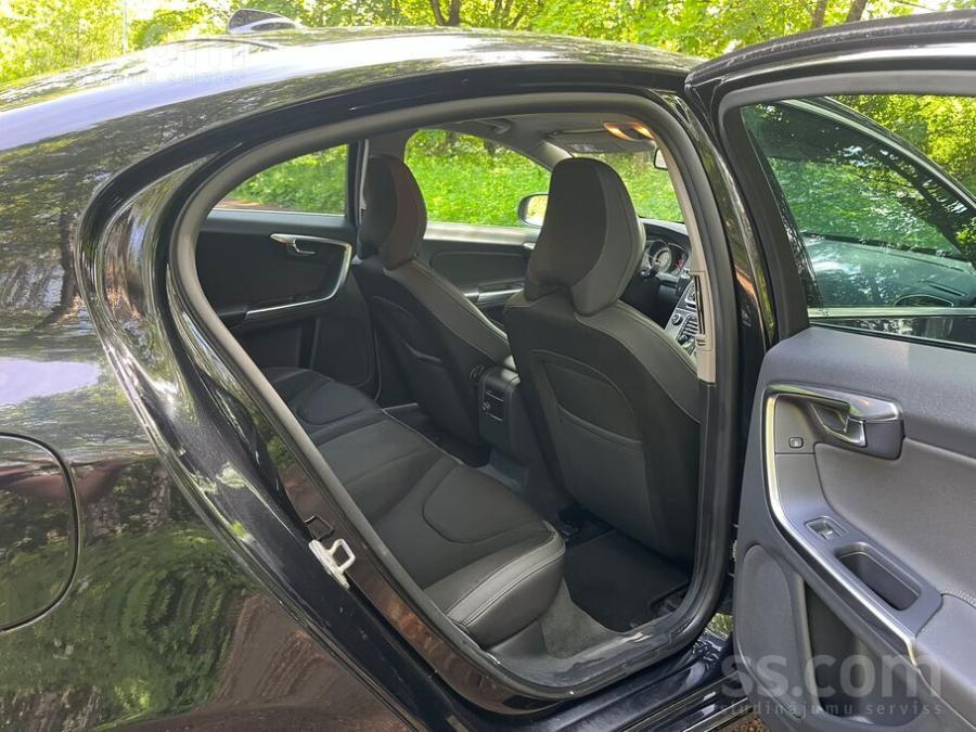 Black Volvo S60 2014 in Riga, with an engine capacity of 2.00 L and mileage of 0 thousand km for 6599 €, photo 24 on AUTOMOTO.COM.LV