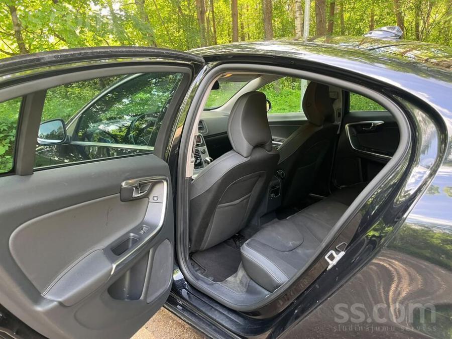Black Volvo S60 2014 in Riga, with an engine capacity of 2.00 L and mileage of 0 thousand km for 6599 €, photo 26 on AUTOMOTO.COM.LV