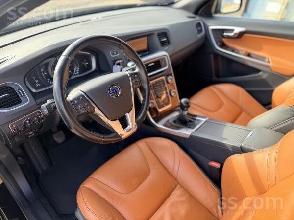 Black Volvo S60 2014 in Riga, with an engine capacity of 2.00 L and mileage of 142 thousand km for 9995 €, photo 9 on AUTOMOTO.COM.LV