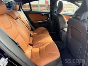 Melns Volvo S60 2014 Rīga, ar dzinēja tilpumu 2.00 L un nobraukumu 142 tūkst. km par 9995 €, foto 14 vietnē AUTOMOTO.COM.LV