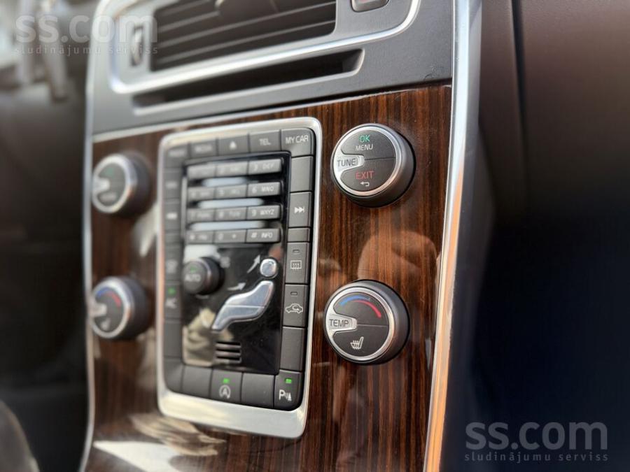 Melns Volvo S60 2014 Rīga, ar dzinēja tilpumu 2.00 L un nobraukumu 142 tūkst. km par 9995 €, foto 18 vietnē AUTOMOTO.COM.LV