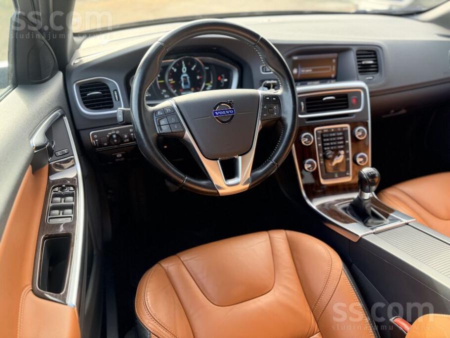 Melns Volvo S60 2014 Rīga, ar dzinēja tilpumu 2.00 L un nobraukumu 142 tūkst. km par 9995 €, foto 29 vietnē AUTOMOTO.COM.LV