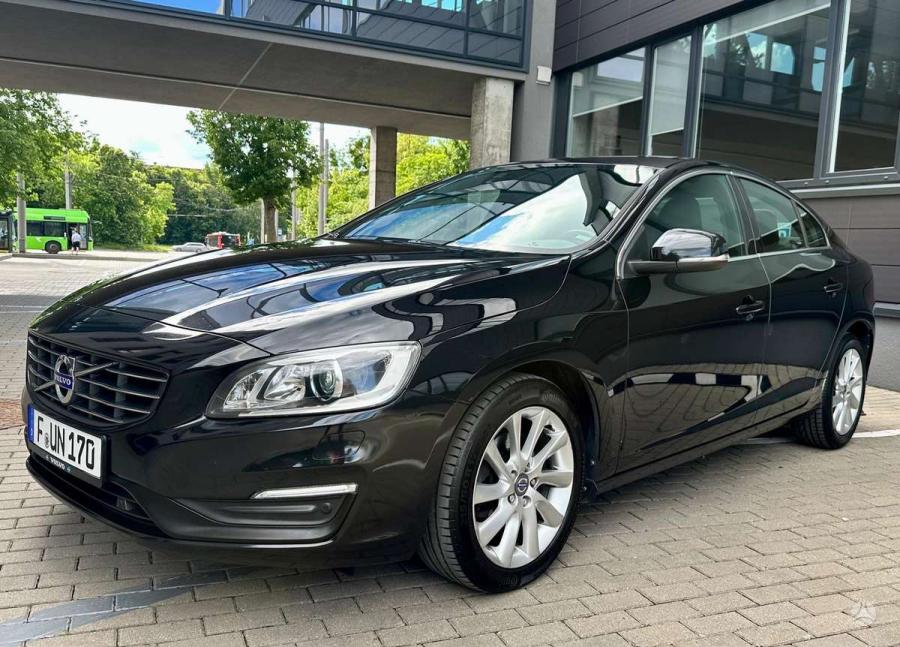 Black Volvo S60 2014 in Kaunas, with an engine capacity of 2.00 L and mileage of 238 thousand km for 5990 €, photo 3 on AUTOMOTO.COM.LV