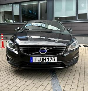 Black Volvo S60 2014 in Kaunas, with an engine capacity of 2.00 L and mileage of 238 thousand km for 5990 €, photo 5 on AUTOMOTO.COM.LV