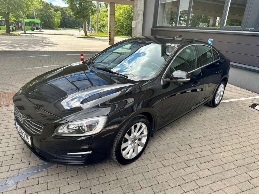 Black Volvo S60 2014 in Kaunas, with an engine capacity of 2.00 L and mileage of 238 thousand km for 5990 €, photo 6 on AUTOMOTO.COM.LV